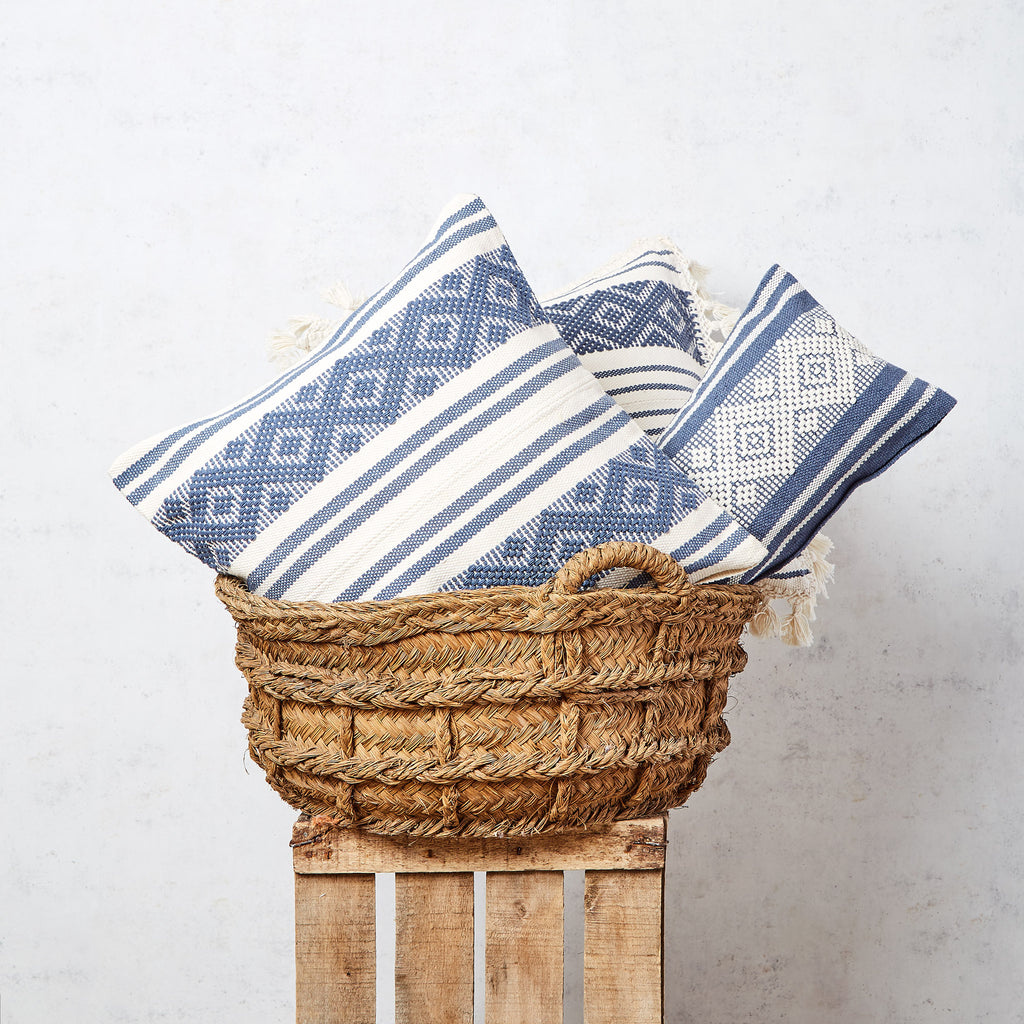 Cojín Telar de cintura, azul y crudo – HUAKAL